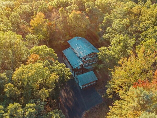Dog Friendly - Forest Escape - Wraparound Deck - 3br  - Shawnee - Long Stays - East Stroudsburg