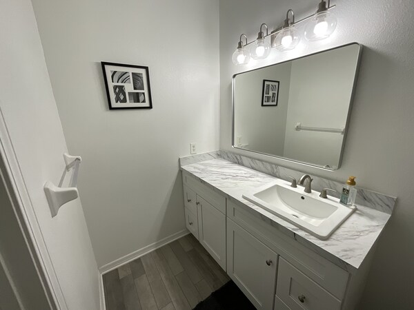 Artful Haven: A Stylish Escape - Riverview, FL