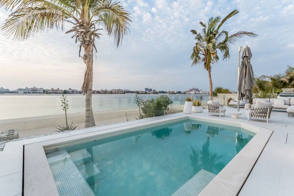 Beachfront 3br Villa With Private Gym, Pool, Jacuzzi & Workspace, Palm Villa - ドバイマリーナ