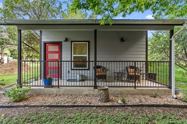 Secluded Guest House In Beautiful Setting - Austin, TX