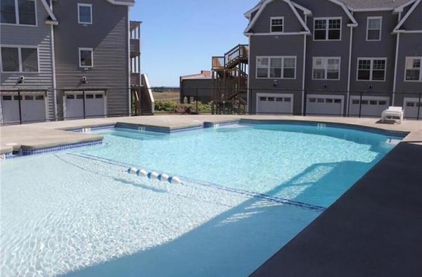 2 Bedroom Condo, Close To Town And The Beach - Sanford, ME