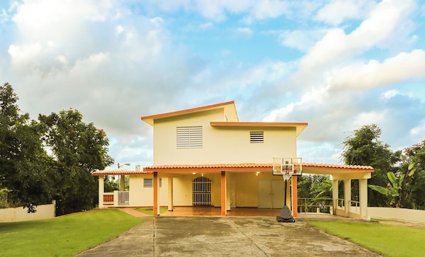 Casa Arostegui - Spacious\nretreat Near The Beach - Arecibo