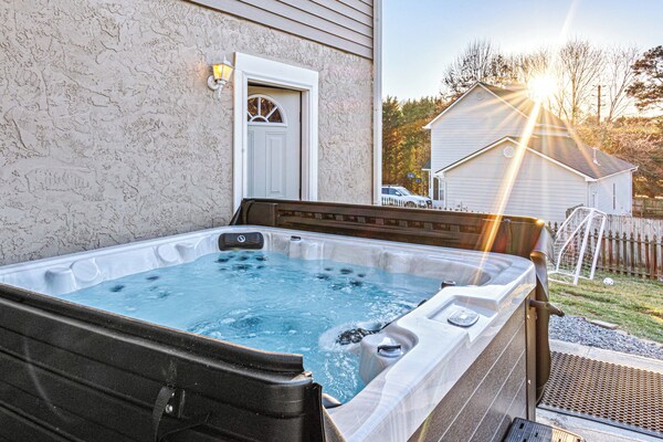 Epic Asheville Stay: Home Theater, Game Room, Fire Pit & Hot Tub - Weaverville, NC