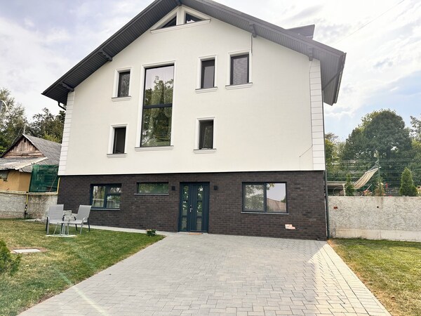 Charming 2-bedroom Apartment In Suceava - Botoşani