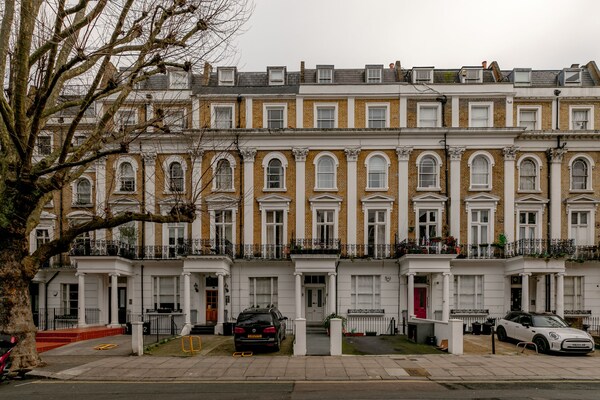 Charming Double Studio Hyde Park 304 - The Warwick Castle
