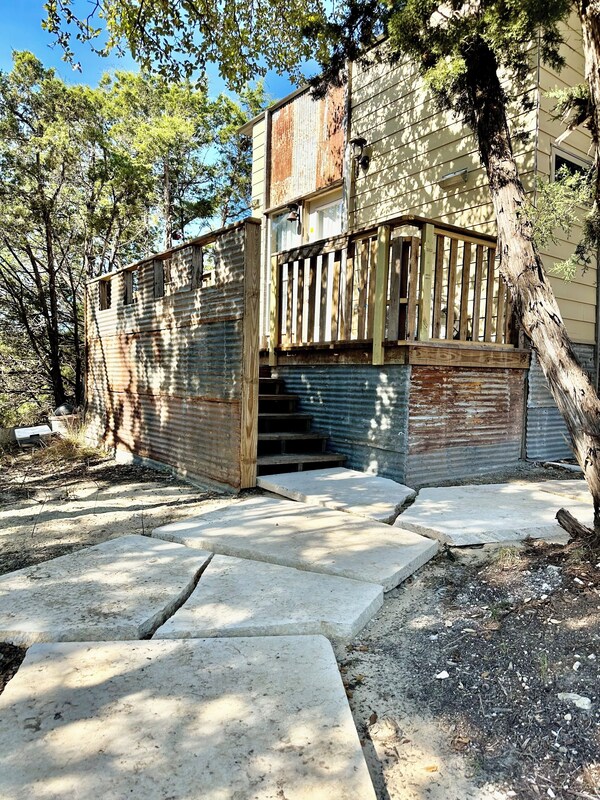 Charming 2-bedroom Cabin In Soothing Wimberley - Wimberley, TX