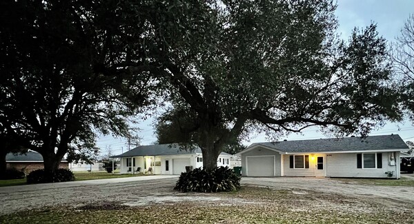 Shady Oak Cozy Getaway - Lake Charles, La - Lake Charles, LA