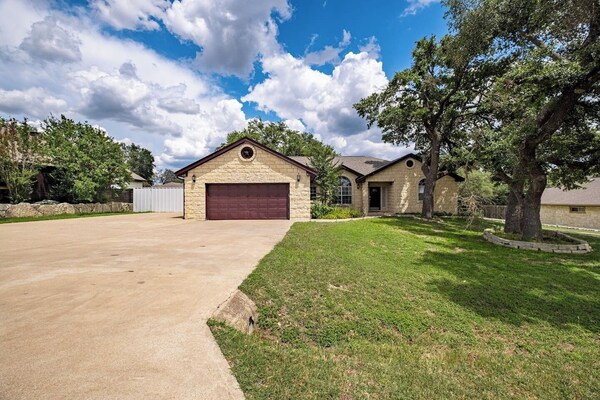 *New: 5br Hill Country | Fire Pit, Game Room, Pool - Dripping Springs, TX