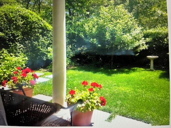 Cozy 1 Bedroom With Fenced In Yard,  Porch And Association Lake Beach Access - Breakwater Beach, Brewster
