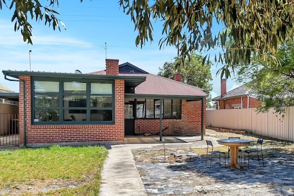 The Marobwen Charming City Retreat Near West Beach - Blackwood