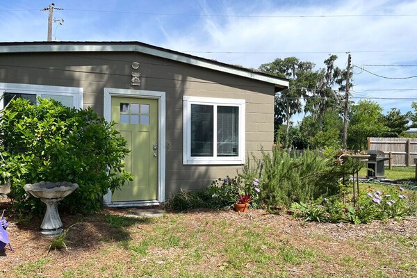 Waterfront Coastal Cottage Charm In Delightful Port Royal - Beaufort, SC