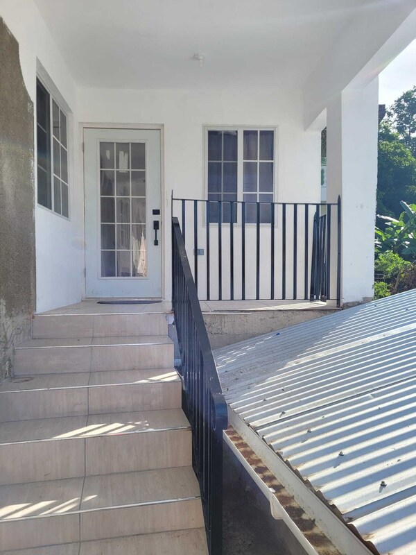 Enjoy Your Vacation/holiday In This Beautifully One-bedroom Unit - Port Antonio