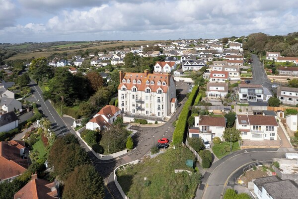 10 Mansion House - Indoor Pool, Sea Views, Gym - Tenby