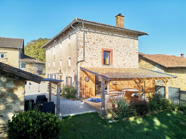 Gîte Complet Pour 11 Personnes Avec Jacuzzi, Jardin Clôturé Et Animaux Acceptés. - Haute-Vienne