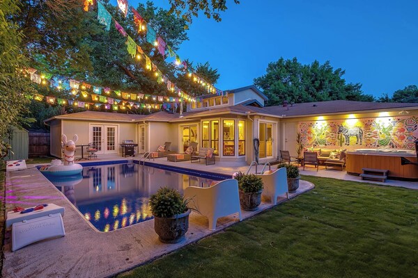 Pool, Hot Tub Near Dickies Arena, Stockyards & Tcu - Fort Worth, TX