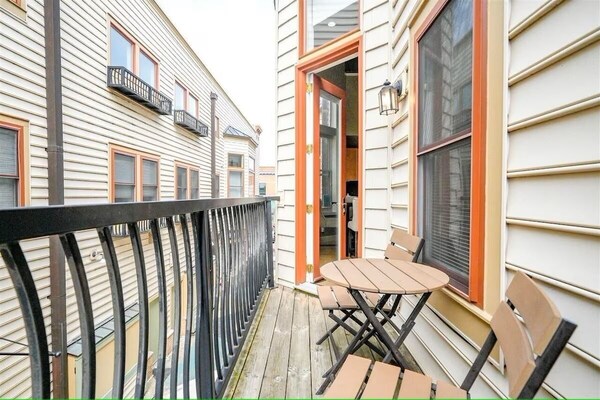 Downtown Condo In The Heart Of South Haven...walk Everywhere, Even To The Beach! - South Haven, MI