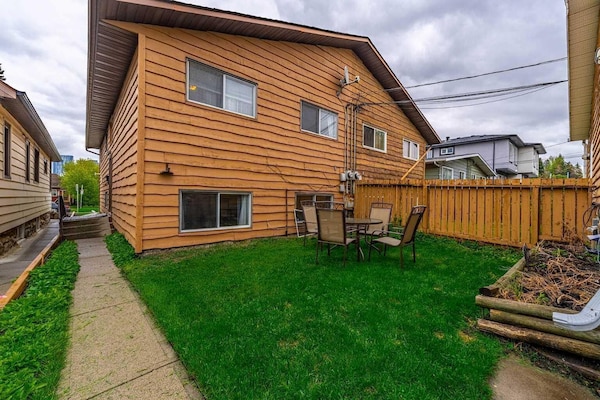 Stampede Saloon- 2br, Walk To Stampede/river/dt With Backyard And Calgary Tower! - Calgary