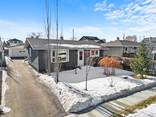 Blackfalds Bungalow | Outdoor Fire Pit | Central - Red Deer