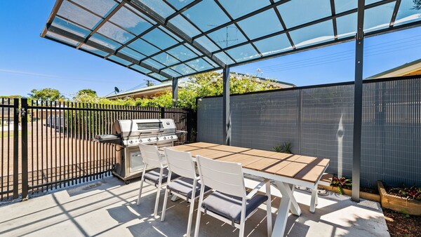 The Bayhaven- Spacious Pet Friendly Villa With Boat Parking. - Port Stephens