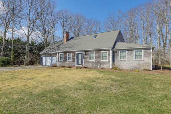 Close To Beaches: Gem W/ Yard & Sunroom In Orleans - Eastham, MA