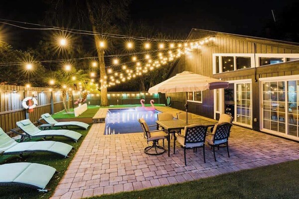 Tropical Paradise - 3 Bedroom - Gym - Hot Tub - Lake Mary, FL
