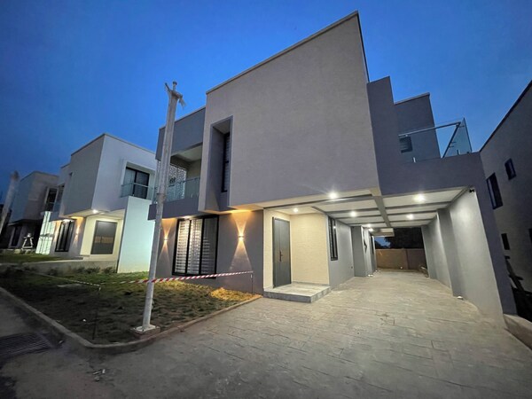 \T\nkumasi's Secret Located At Ipt, Ancora Homes Asuoyeboah  Ak-532-8953 - 庫馬西