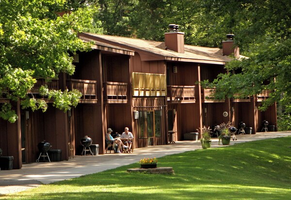 Lake Forest Resort  Relax On A Pristine Sandy Beach In The Northwoods! - Eagle River, WI