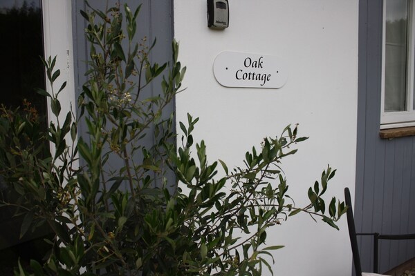 Oak Cottage - Perfect For Walking, Exploring And Relaxing. Pet Friendly - Abergavenny