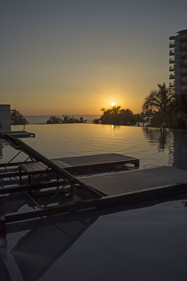Sunset Haven: Cozy Room Overlooking The Pacific - O‘ahu, HI
