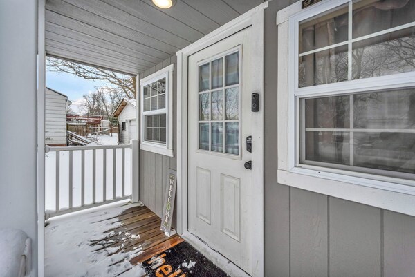 Madison's Lakeside Tiny Home Dream Getaway! - Ohio