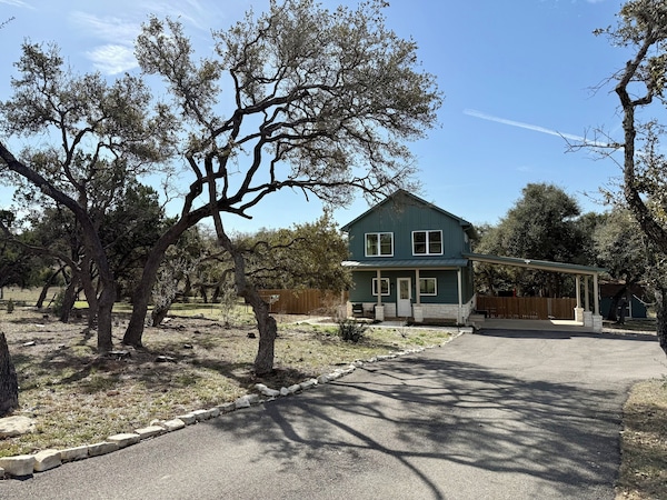 Prime Location - 2 Bed, 2  Bath,  Sleeps 6, Hot Tub, Austin, Dripping Springs - Buda, TX