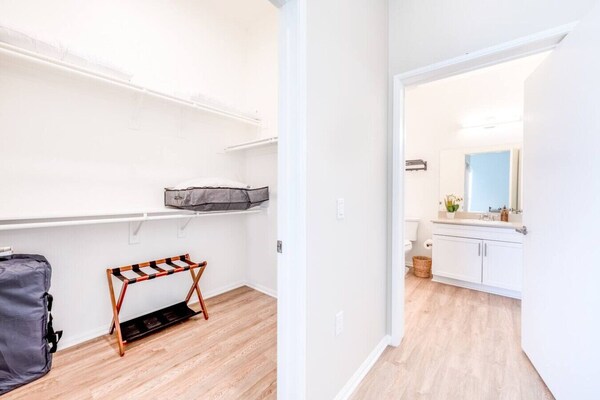North Park Penthouse~king Beds~workspaces~parking~near Zoo, Balboa Park! - San Diego, CA