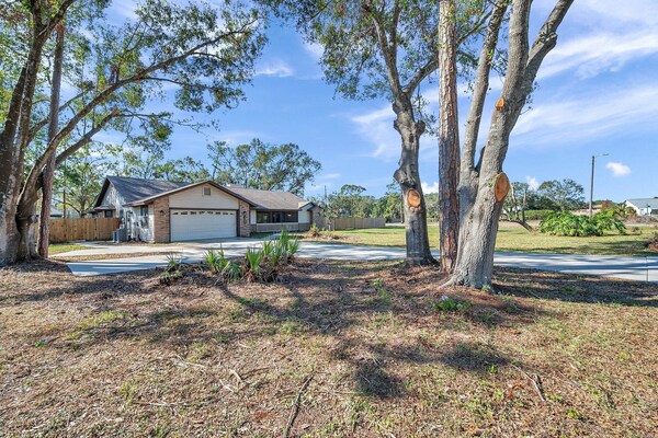 Spacious 5-bedroom House On Acreage Near Beaches And Sarasota Shopping Centers - Lakewood Ranch, FL