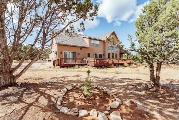 Zion Views- The Retreat +Resort Access - Utah
