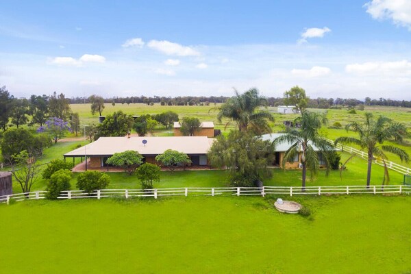 Hunter Valley Country Vineyards 2 Homes Pets Heated Poolgames Room - Singleton