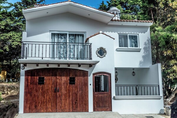 Casa Moderna, 10 Minutos De Antigua. Zona Privada! - Santiago Sacatepéquez