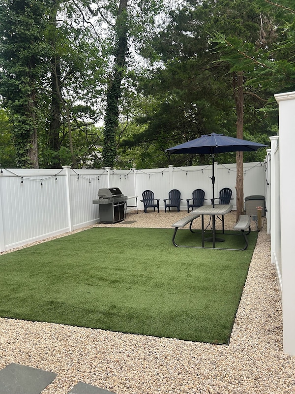 Charming 2-bedroom Cottage Just Steps Away From Private Beach! - Friendship Drive, NY