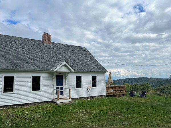 Maison De Lamontagne: Unique Hill Top Home With Stunning Views In Corinth - Corinth, VT
