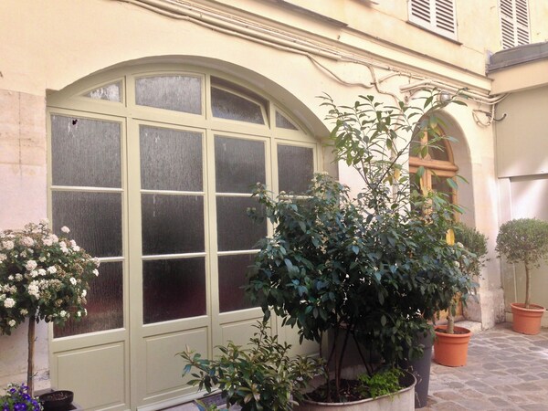 Spacious And Dramatic 3-bedroom Apartment In The Heart Of Le Marais - Gare du Nord - Paris