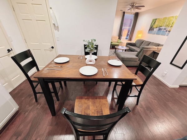 115#201-spacious 3-bedroom Apartment With Wifi, Ac In Charming Dubuque - Dubuque, IA