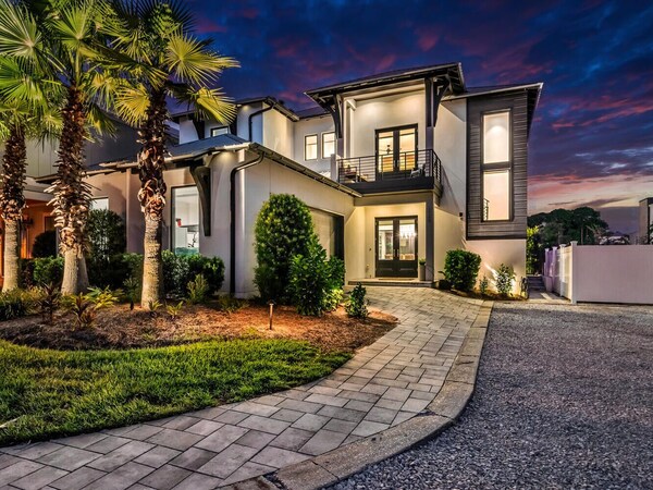 Spacious Family Retreat  Minutes To Beach  Private Pool  Prime Miramar Beach! - Miramar Beach, FL