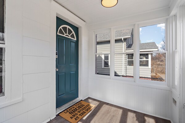 Nordeast Escape/hot Tub, Bocce Court, Fooseball, Patio, Awesome Location - Minneapolis, MN