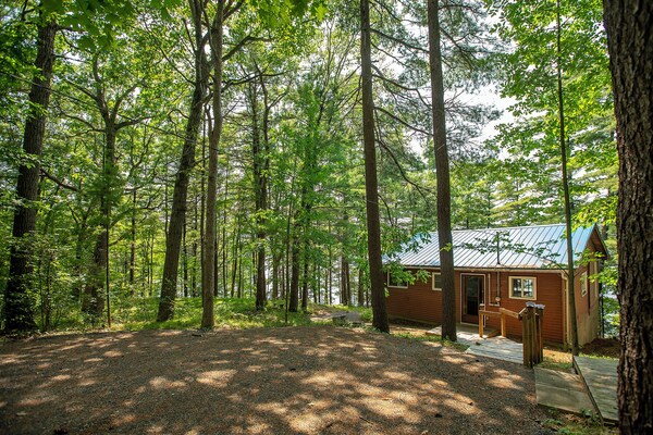 Private Lakefront Escape Near Frontenac Park  Unplug, Unwind, Relax! - Kingston, Canada