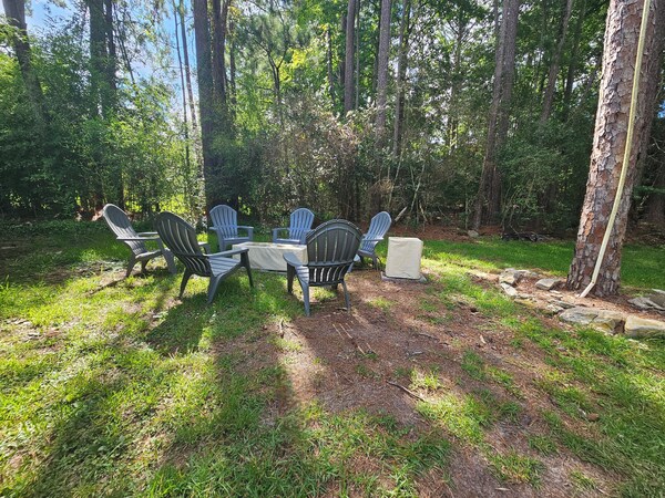 2 Homes! 6 Br 5ba! Swimming Pool! Private Hot Tub! Pool Table! Basketball Hoop! - Jasper, TX