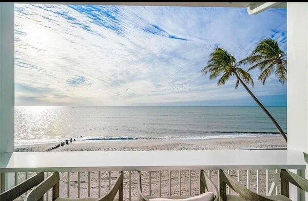 Private Beach Oceanfront Mansion In Luxurious Naples Spacious 5-bedroom Palms - Naples, FL