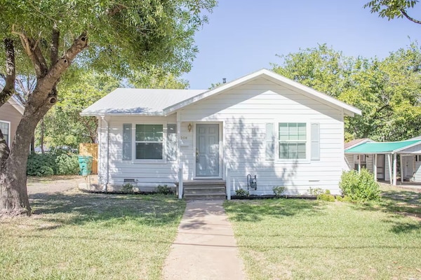 Charming 2-bedroom Home Close To Downtown And University Of Mary-hardin Baylor - Salado, TX