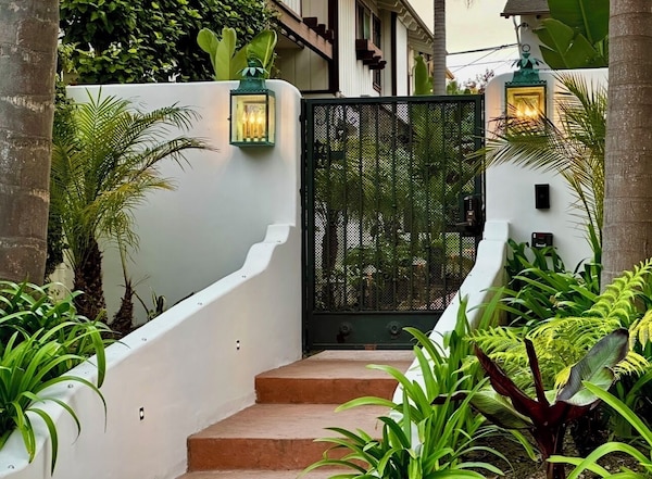 Soul & Sea #1 ~ Charming Boutique East Beach Guesthouse - Santa Barbara, CA