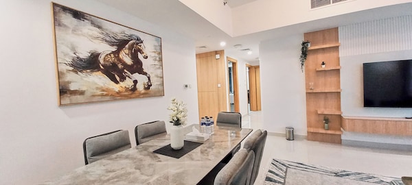 Royal Home Deluxe Apartments, Beach View, 5min To Corniche - Abu Dhabi