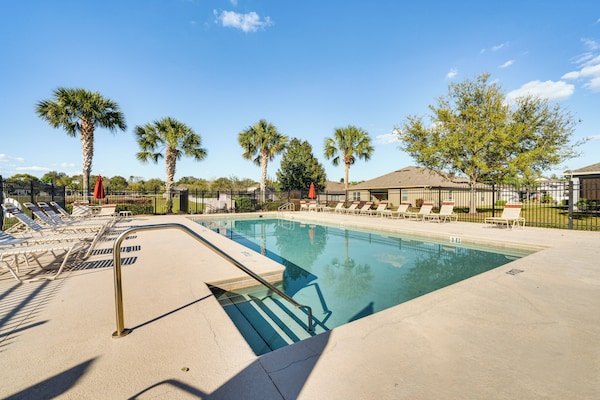 5 Mi To Dtwn Clermont: Family Home W/ Water Views! - Clermont, FL