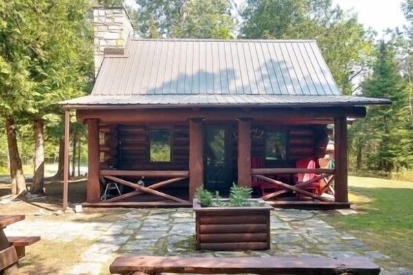 Drummond Island Hotel & Vacation Homes - Hermitage Cottage - Drummond, MI